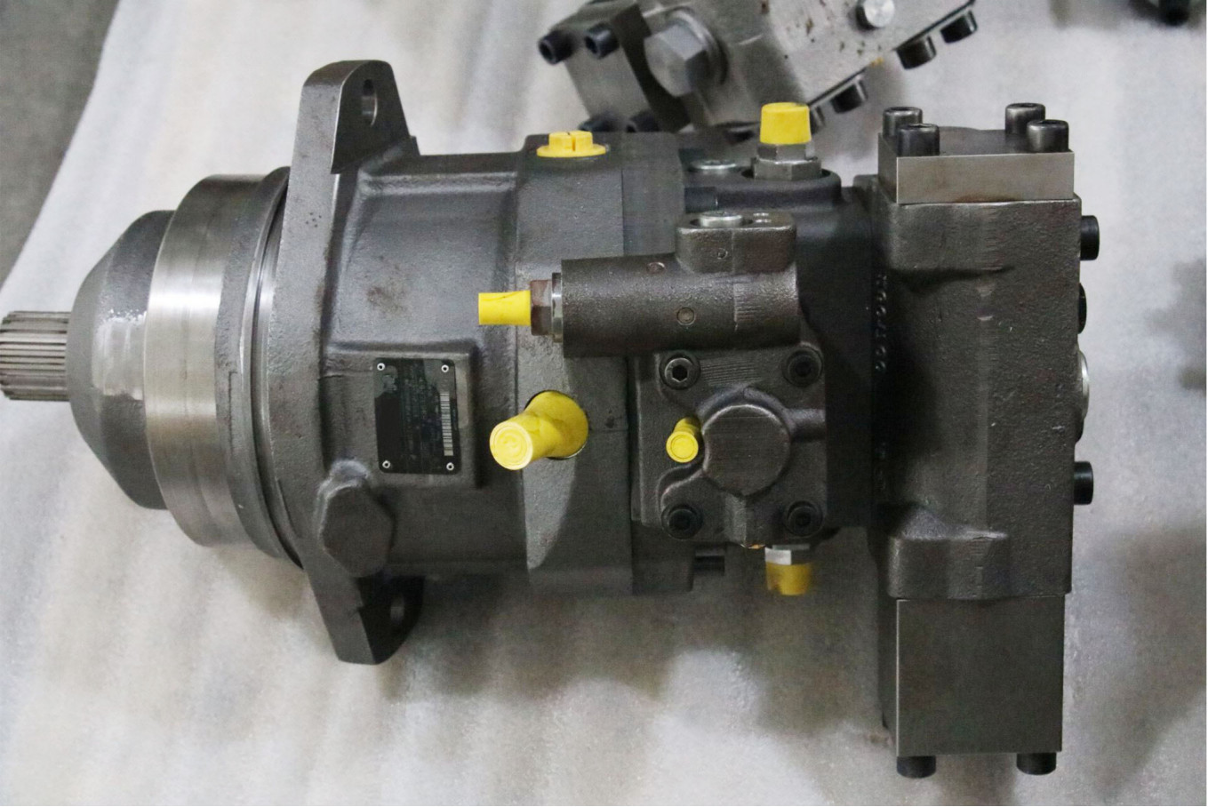 Bent Axis Design Axial Piston Motor 4000 PSI Ratin For Offshore ...